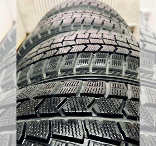 Dunlop Winter Maxx WM02 215/45 R17