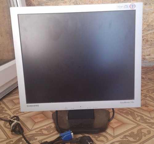 Монитор Samsung syncmaster 710v