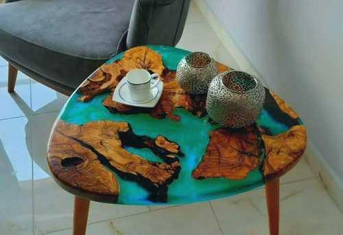 Журнальный (кофейный) столик из дерева со смолойЖу