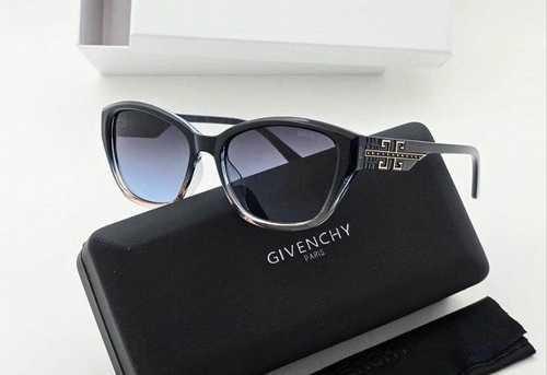 Солнцезащитные очки Givenchy женские