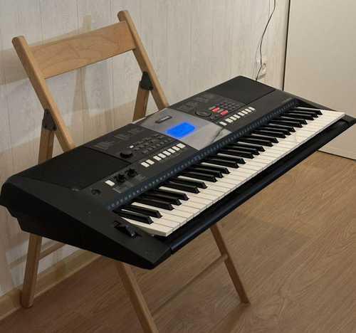 Yamaha PSR E423 в идеальном состоянии