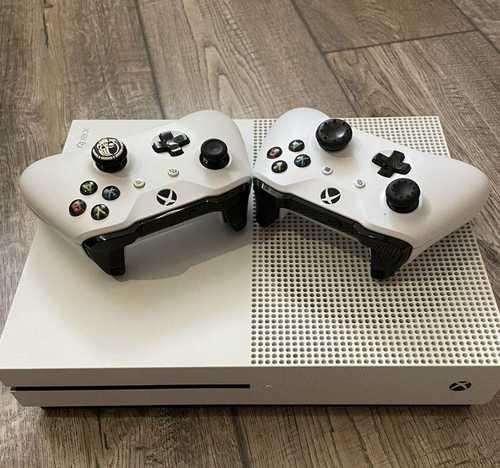 Xbox one s 2 геймпада 500 с играми