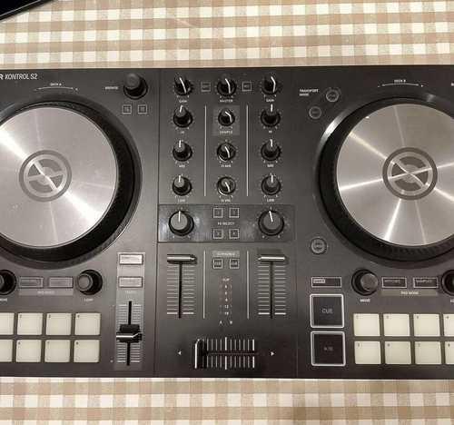 Dj контролер Native instruments s2mk3