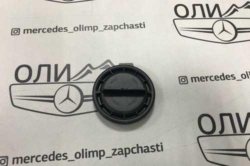 Крышка фар на Mercedes