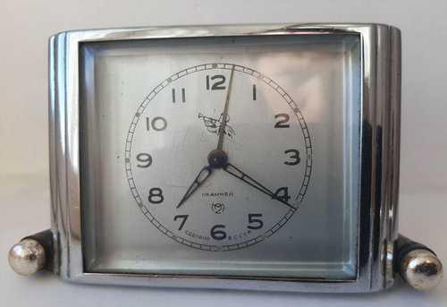 Часы-будильник СССР
