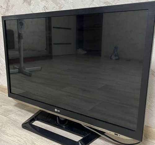 Телевизор LG 32LM580S