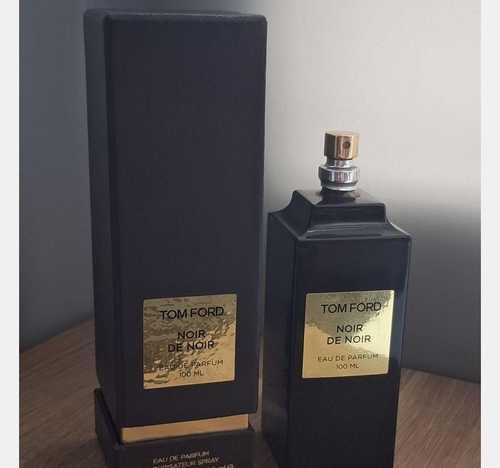 TOM ford noir DE noir