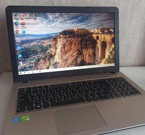 Игровой ноутбук asus D540M