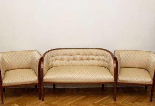 Гарнитур антикварный диван и кресла