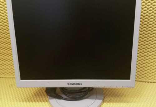 Монитор Samsung 710n(од17)