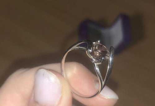 Серебряное кольцо с камнем-хамелеоном