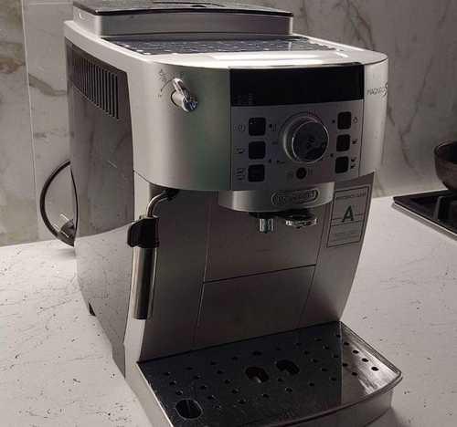 Кофемашина delonghi magnifica s