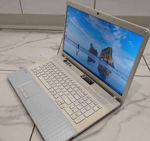 Большой 17.3" Sony Vaio Core i3, 8gb, 750gb