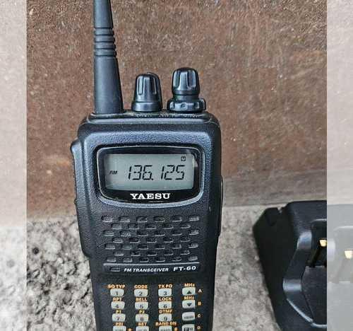 Радиостанция Yaesu FT-60R