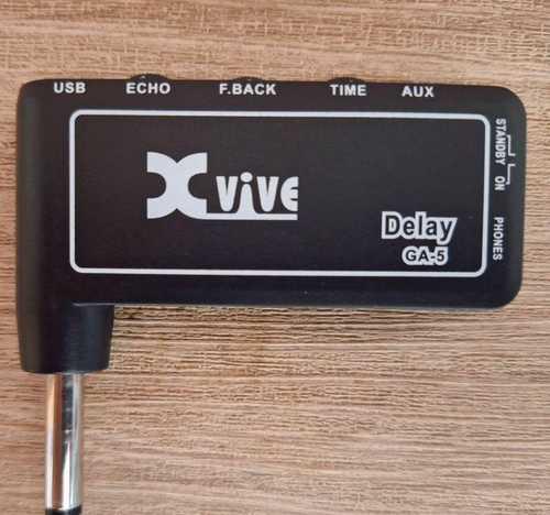 Гитарный мини комбоусилитель Xvive Delay