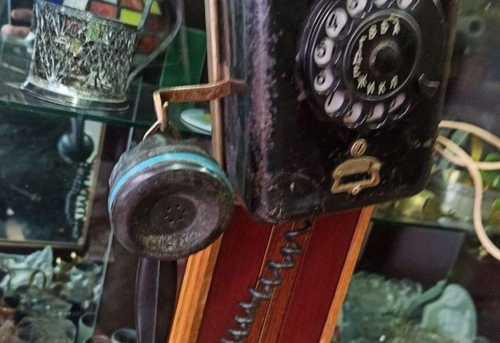 Старый телефон настенный
