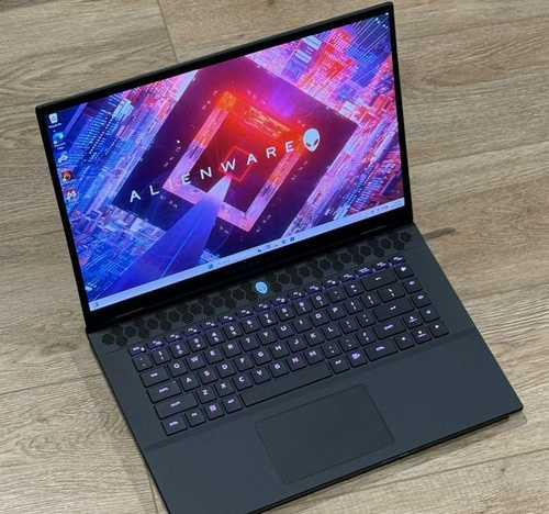 Alienware M16 R2 240Hz Ultra 9 185H/32gb/1Tb