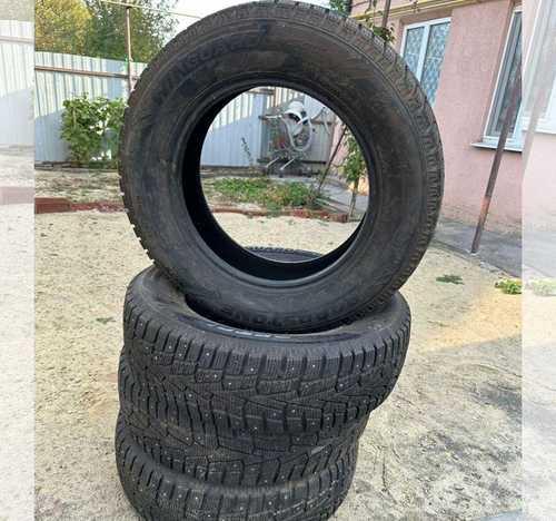 Roadstone Winguard WinSpike 215/65 R16 102T