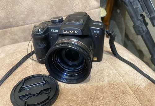Фотоаппарат Panasonic Lumix DMC-FZ38 со штативом