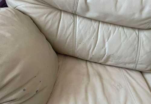Угловой кожаный диван