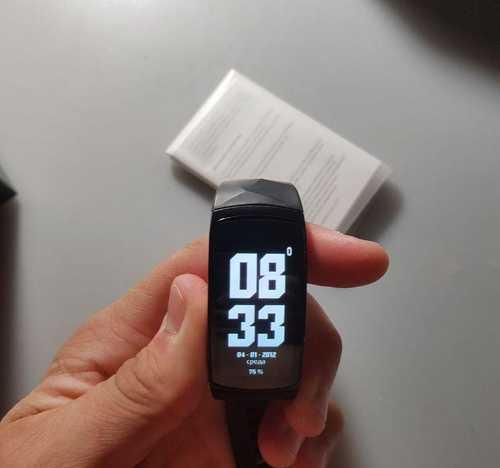 Фитнес браслет Samsung gear fit 2 pro