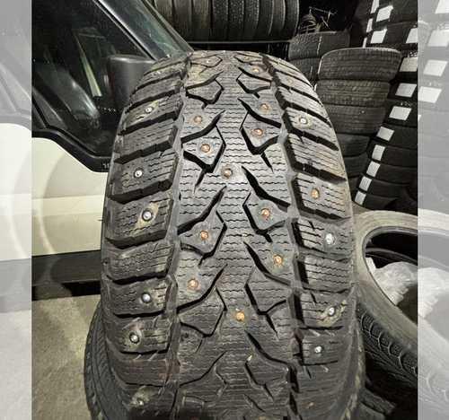 Royal Black Royal Stud II 205/50 R17