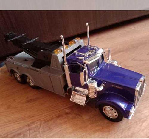 Коллекционная модель Kenworth W900 тех 1:32 Welly