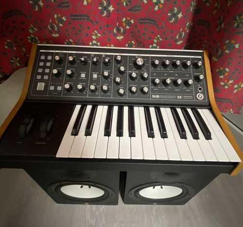 Moog subsequent 25