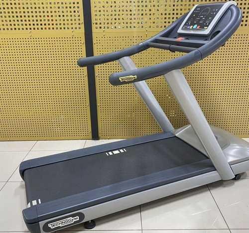 Беговая дорожка б/у Technogym