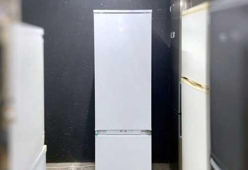 Холодильник встраиваемый бу высокий Ariston