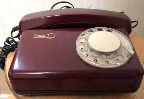 Старый телефон ретро