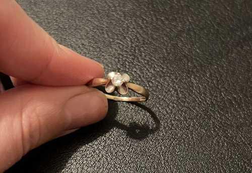 Золотое кольцо с фианитом 585