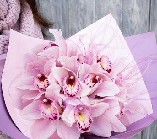 Букет 11 Розовых Орхидей с ковылем