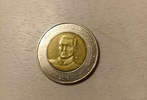 Монеты 10 песо Доминикана и 20 коп СССР 1952