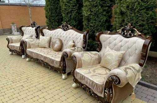 Мягкий диван и кресла в стиле барокко