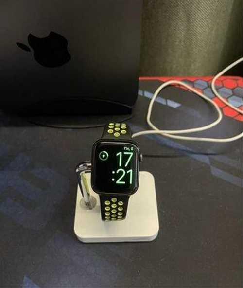 Док-станция Belkin для Apple Watch