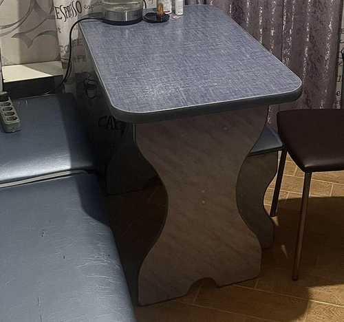 Кухонный диван со столом