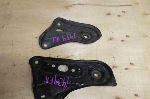 Кронштейн подрамника Toyota Camry V50 v55
