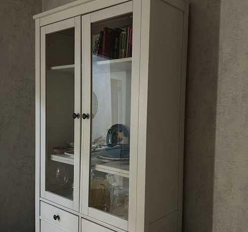 Шкаф витрина IKEA хемнес