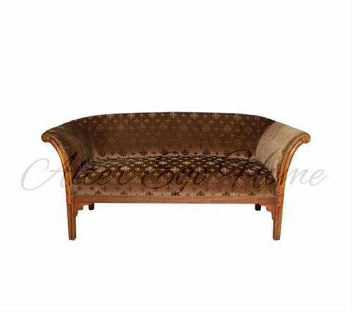 Антикварный диван с бархатистой обивкой 1790-х гг