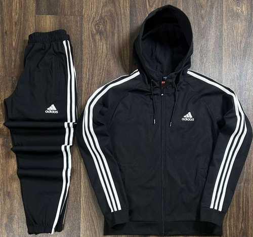 Спортивный костюс Adidas