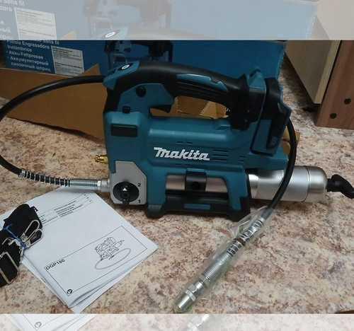 Аккумуляторный Шприц для Смазки Makita Dgp180