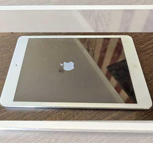 Apple iPad mini 32GB (модель A1432 wifi)