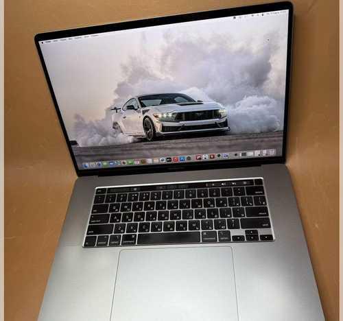 Отличный MacBook Pro 16 i9 64GB 1Tb