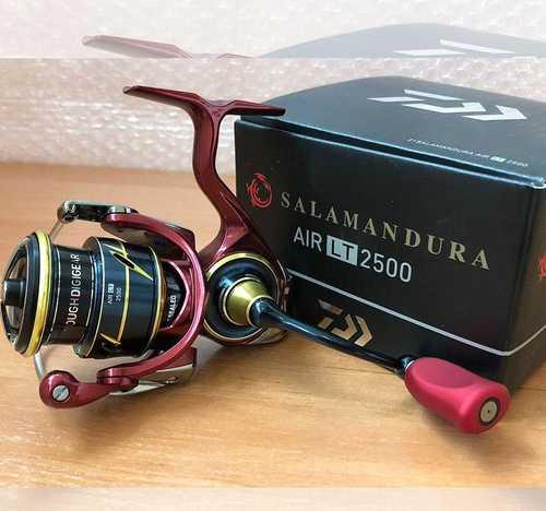 Daiwa 21 Salamandura AIR LT 2500 (20 Luvias)