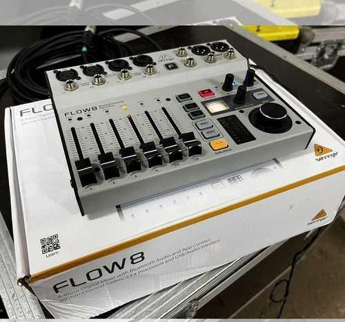 Микшерный пульт Behringer Flow8