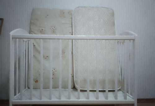 Кроватка детская с двумя матрасами