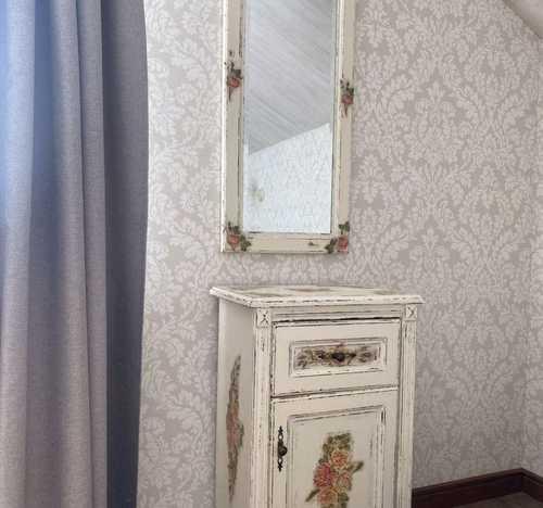 Тумбочки прикроватные, в прихожую