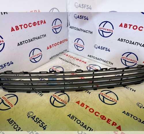 Решетка в бампер передняя Toyota Avensis AZT251