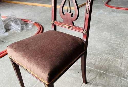 Набор антикварной, старинной мебели, стол и стулья